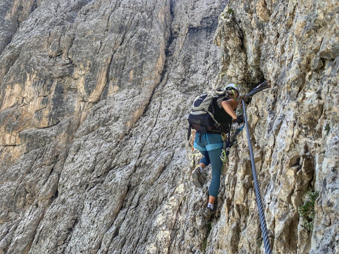 Plezanje ene najbolj znanih dolomitskih ferat – Brigata Tridentina ...